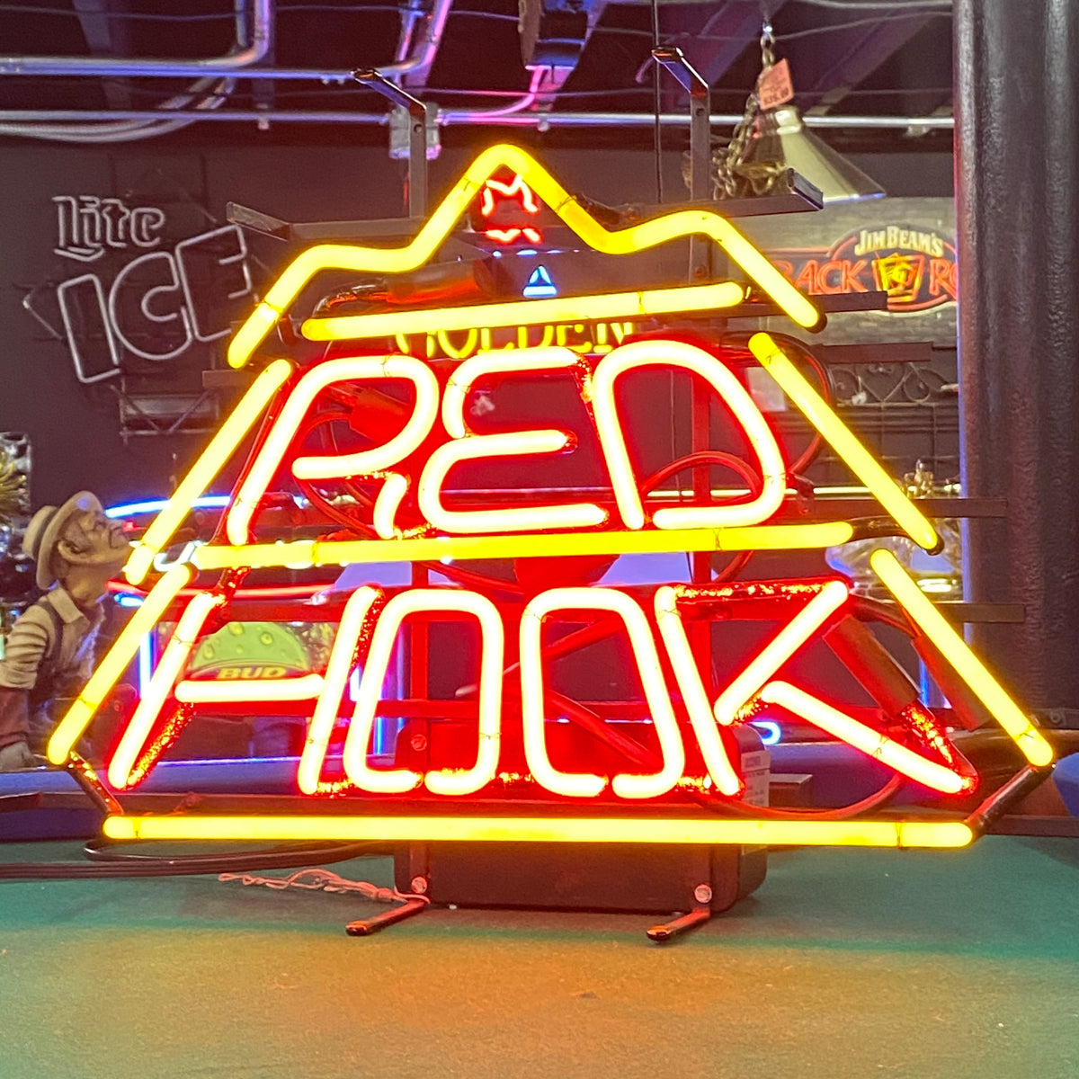 Red Hook Neon Light – D&L Billiards