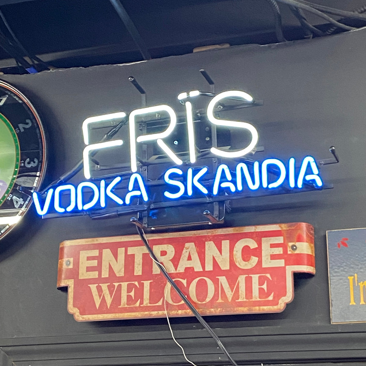 Fris Vodka Neon Light – D&L Billiards